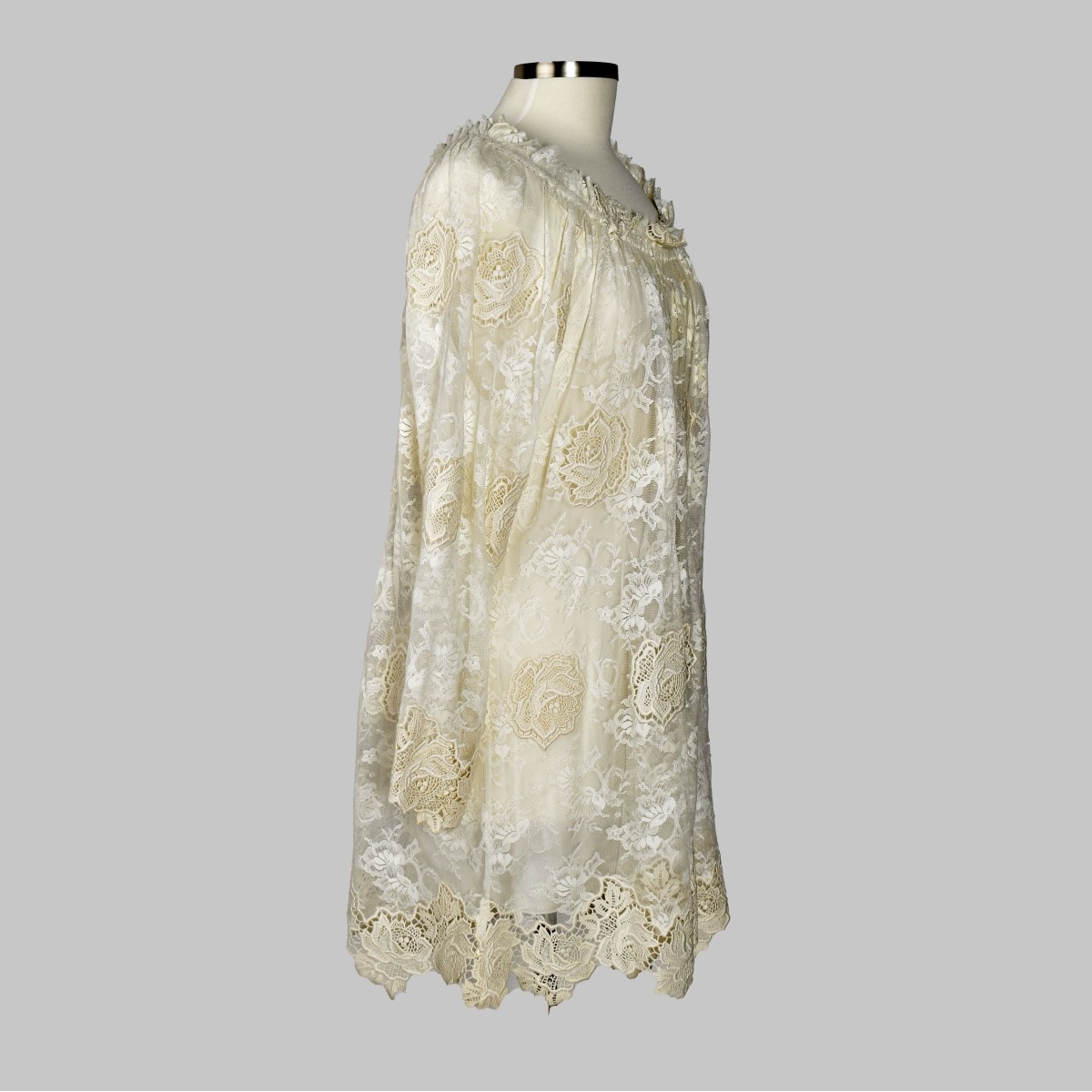 Dolce & Gabbana White Lace Dress | Kodner Auctions