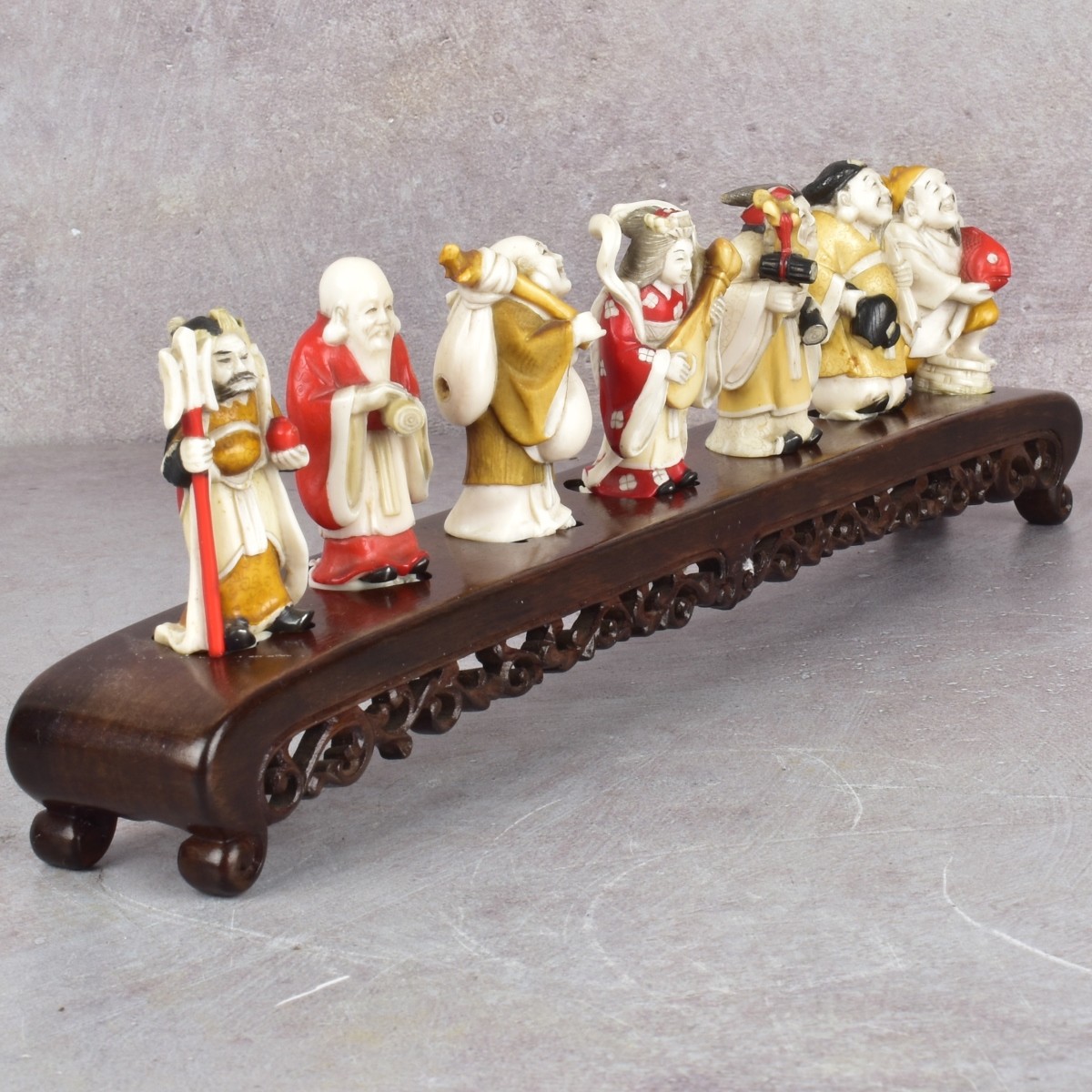 Japanese Grouping of Nutsukes | Kodner Auctions