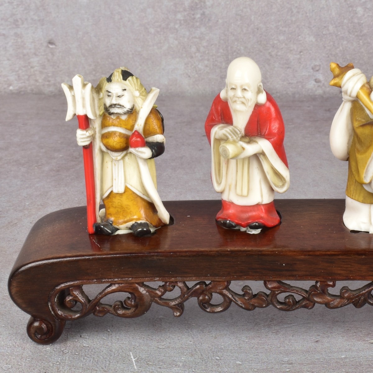 Japanese Grouping of Nutsukes | Kodner Auctions